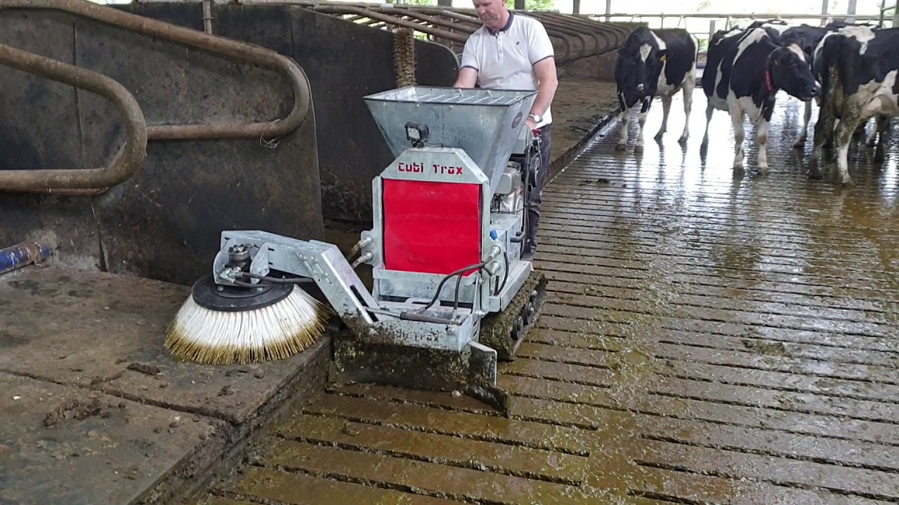 Diesel rubber tracked cubicle bedder. - YouTube