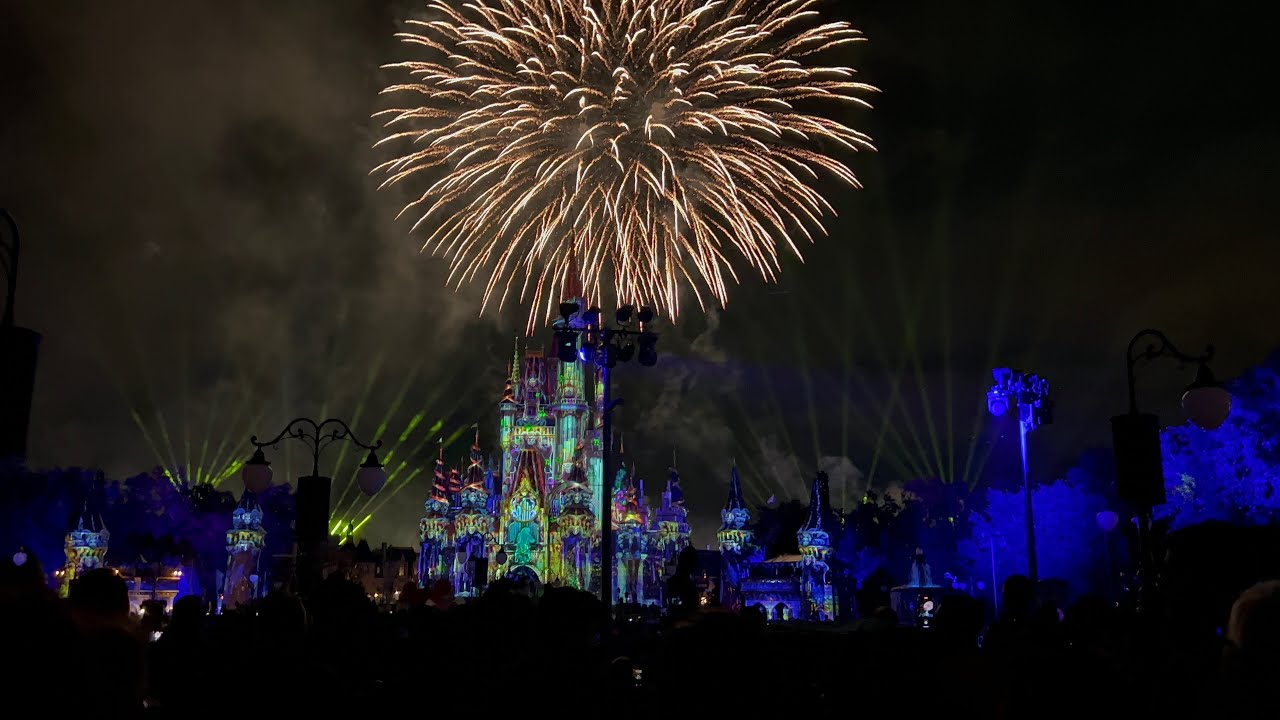 Disney’s Not-So-Spooky Spectacular - MNSSHP 2022 - Plaza Garden dessert ...
