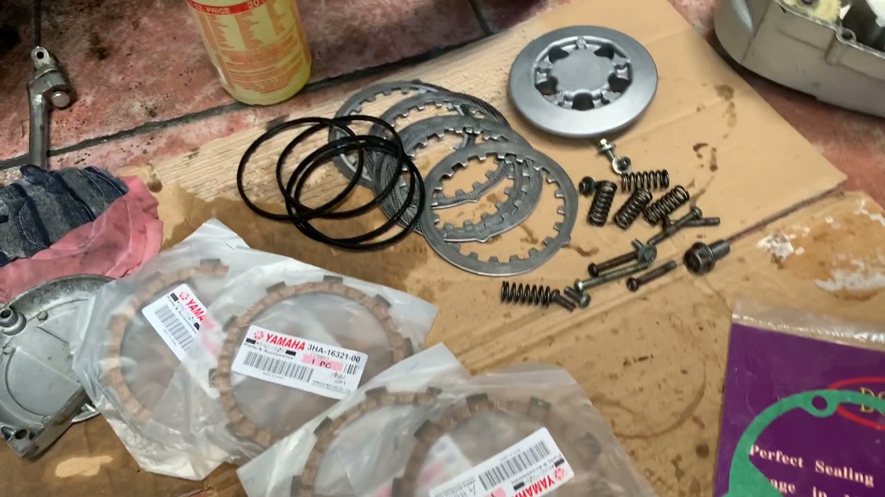Yamaha RS100 replacing clucth lining - YouTube