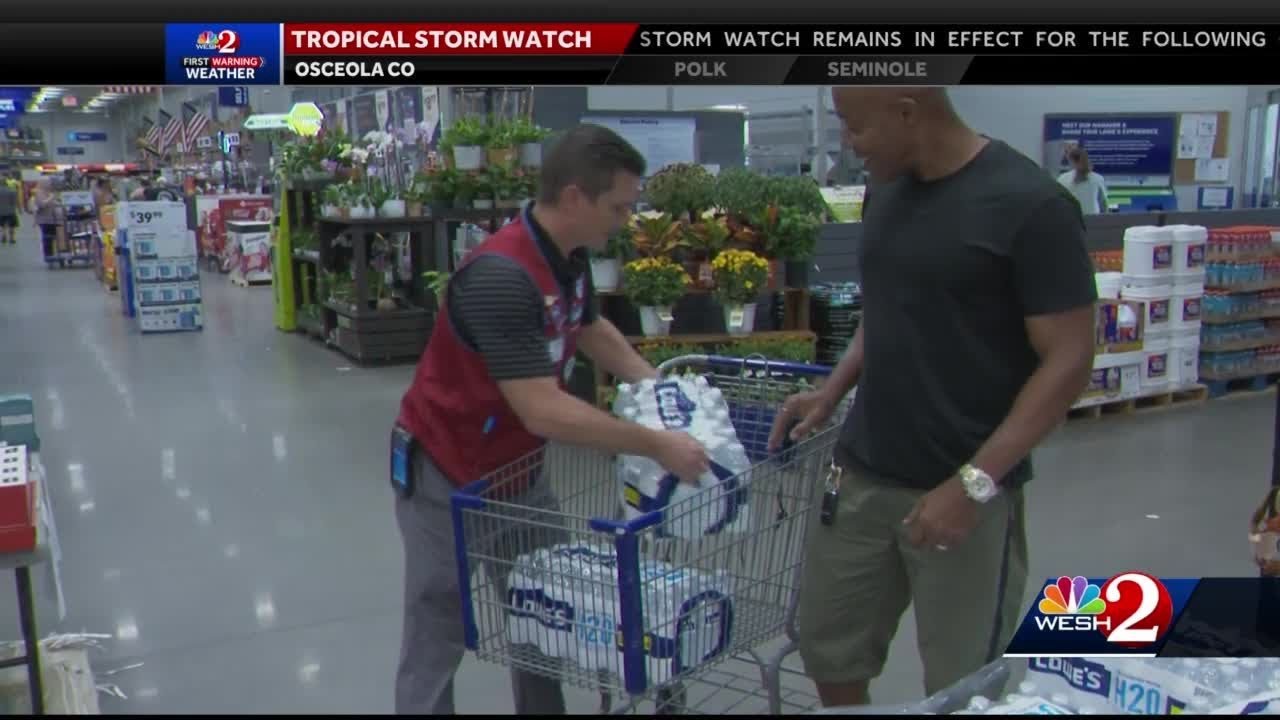 Shoppers rush to Central Florida stores as some supplies run out - YouTube