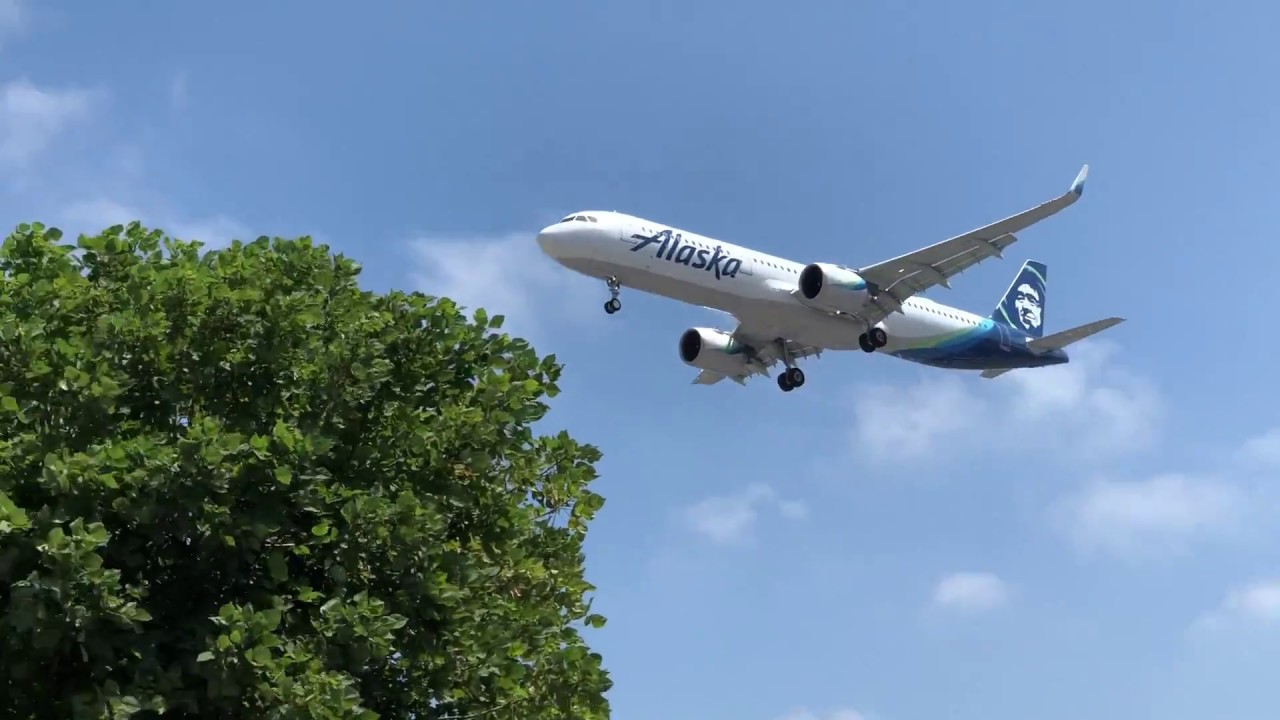 Alaska Airbus A321neo landing at LAX - YouTube