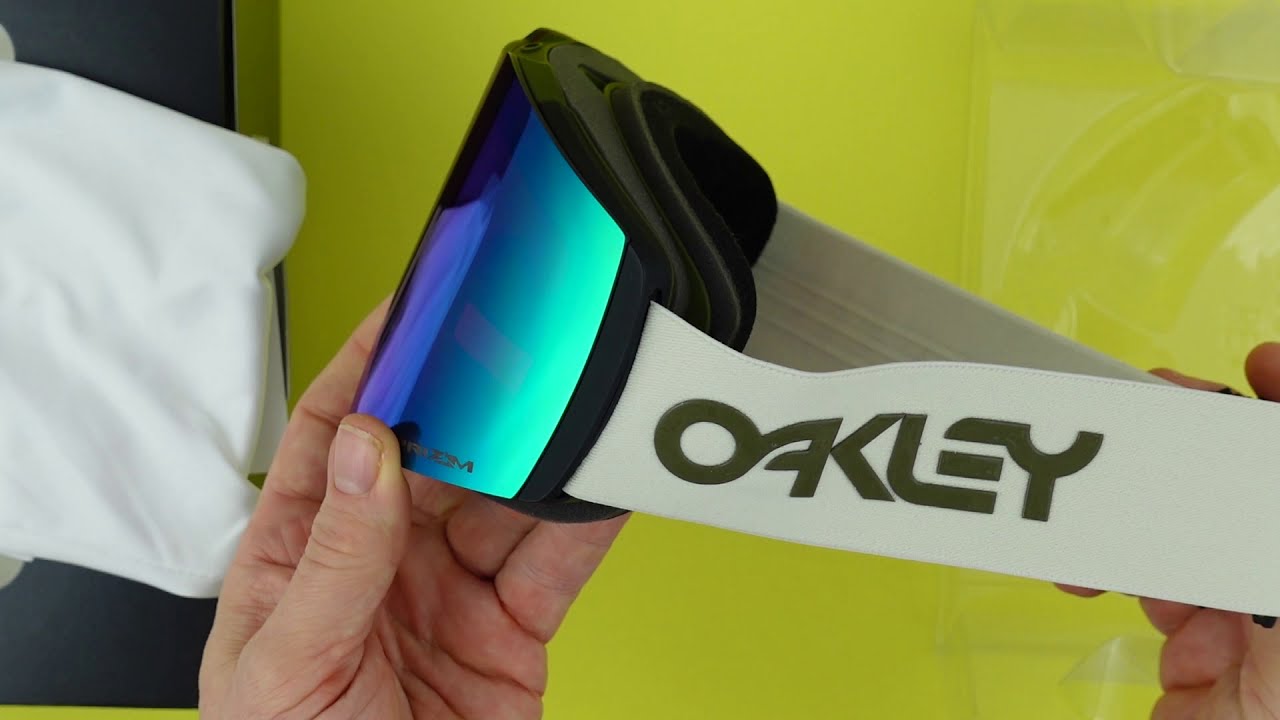 Unboxing of Oakley Fall Line XL Snow Goggles - YouTube