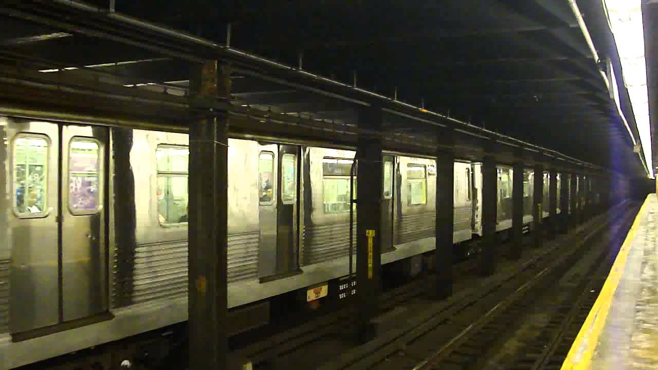IND St Nicholas Ave Line: R42 C Train at 163rd St-Amsterdam Ave ...