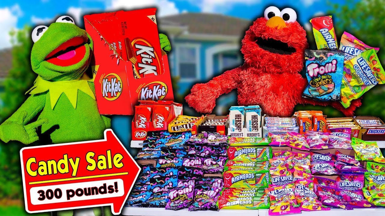 Kermit the Frog and Elmo Buy 300 Pounds of Halloween Candy! - YouTube