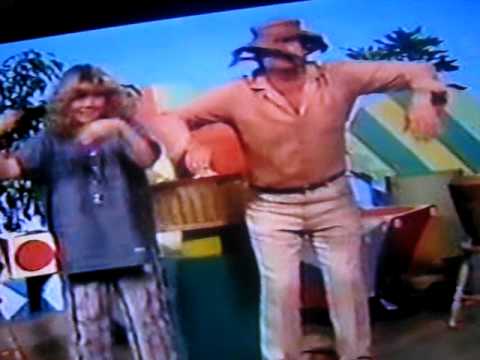 Dingle Dangle Scarecrow - YouTube