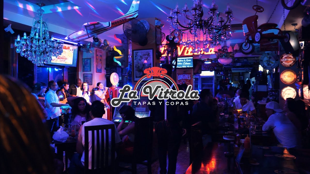 “Así Es El Restaurante Bar La Vitrola: Un Sabor Único en el Corazón de ...
