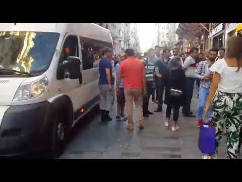 Taksim İstiklal Caddesi'nde kürtçe müzik yapan grupları polis engelliyor