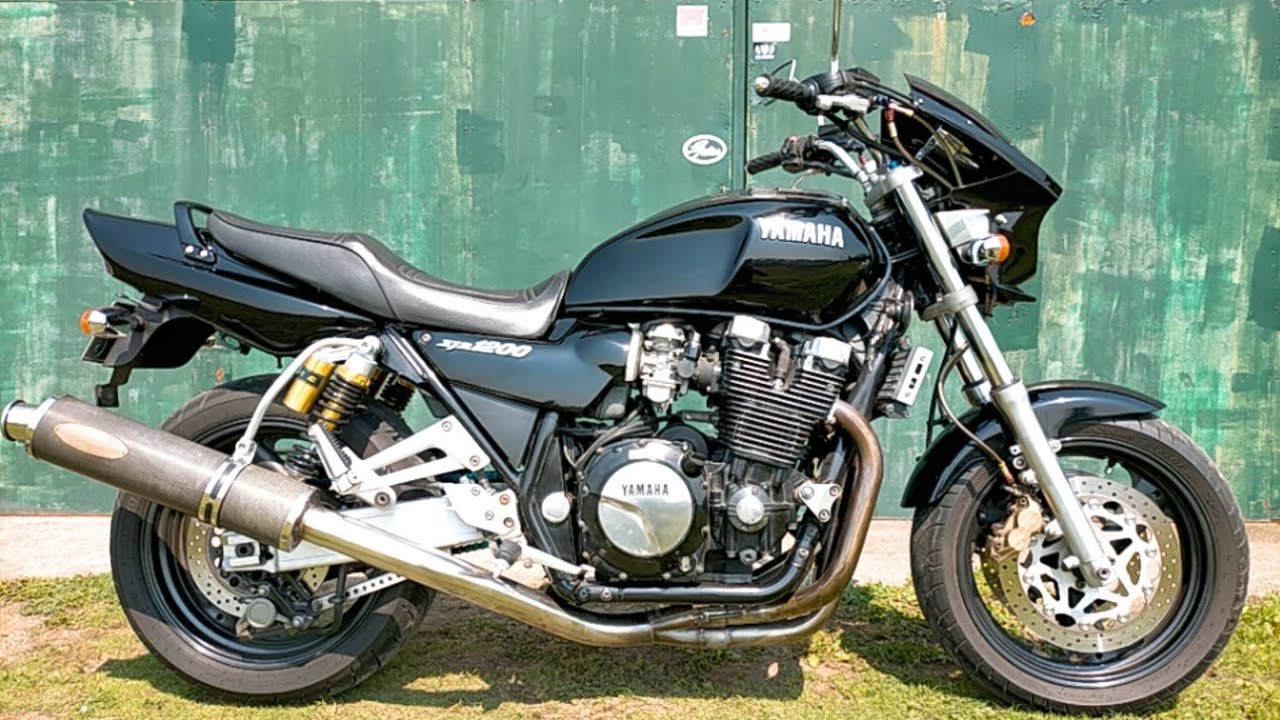 XJR1200 始動動画 - YouTube