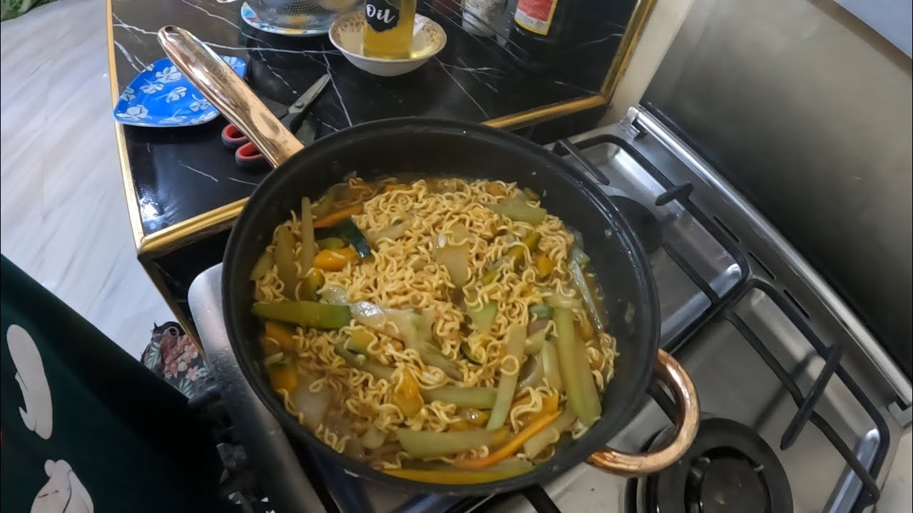 ULAM NAMIN SA AGAHAN GULAY NA MAY LUCKY ME NA NOODLES TITA BEN2X RECIPE ...