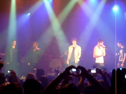The Wanted - Heart Vacancy (Live in New York) - YouTube
