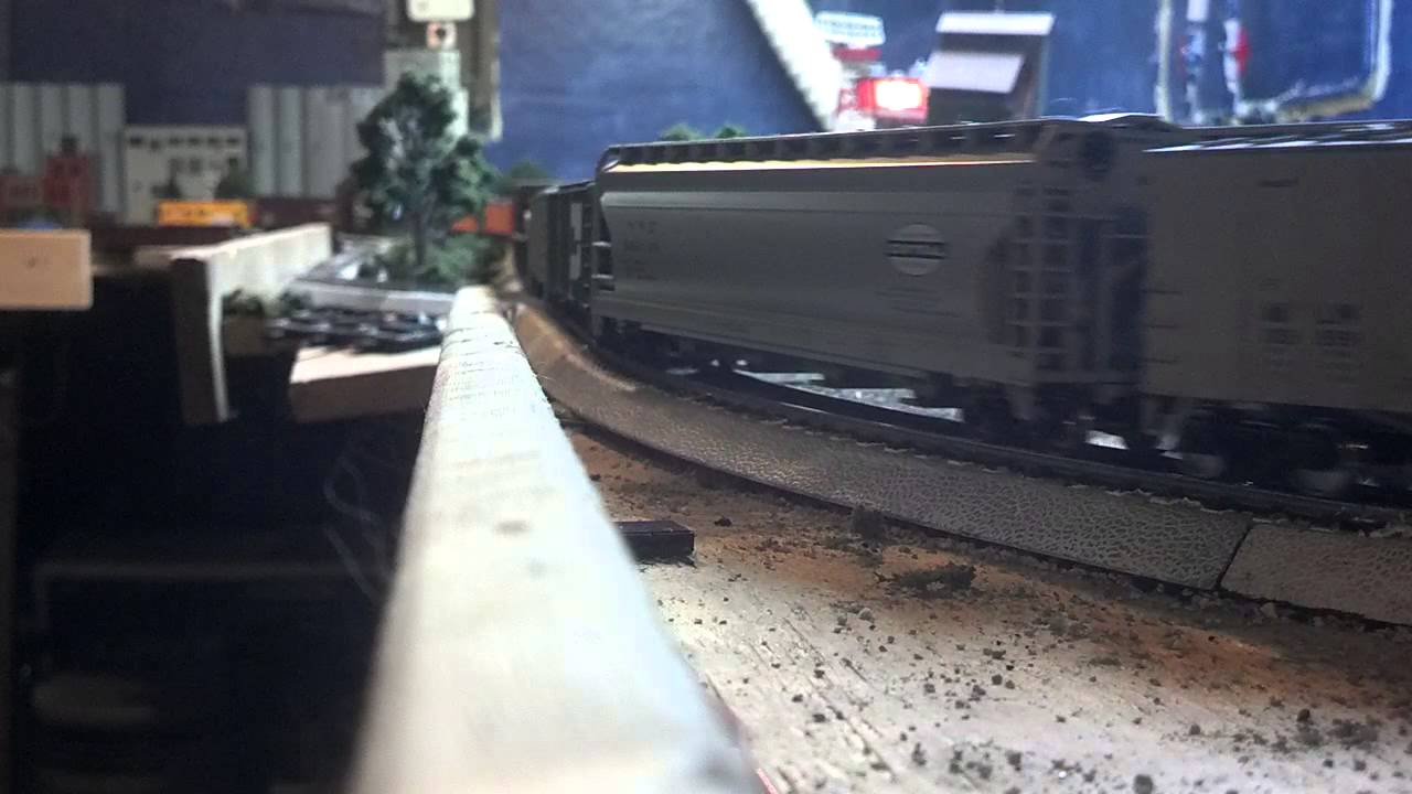 Athearn FEF3 with 2 seuthe smoke units installed. - YouTube