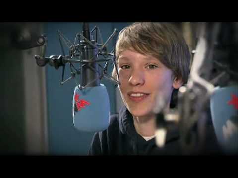 MNM: Jonge reporter Maarten Stallaert - YouTube