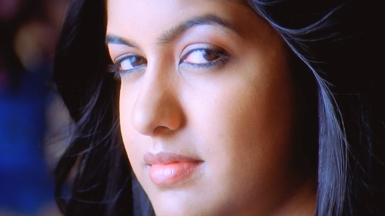 Chanakyudu Movie || Ishita Dutta Introduction Scene || Tanish,Ishita ...