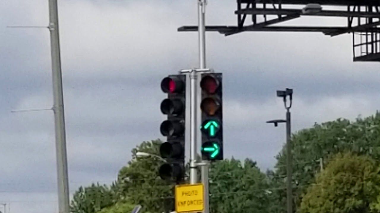 Durasig Traffic Light with Arrows - YouTube