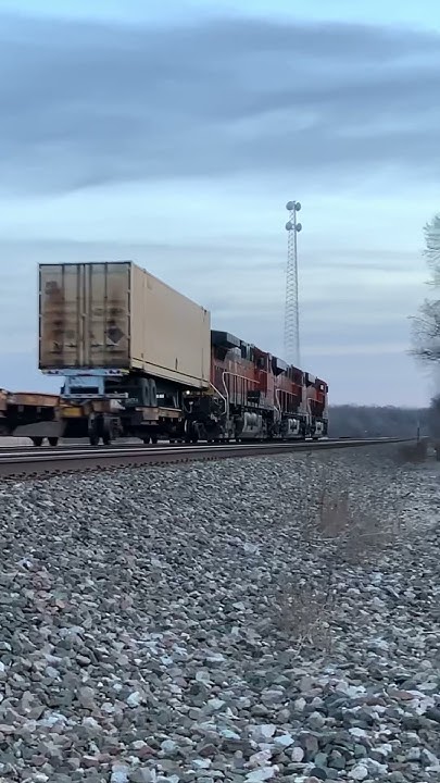 70 mph Z train heading east!!! #bnsf #bnsfrailway #train - YouTube