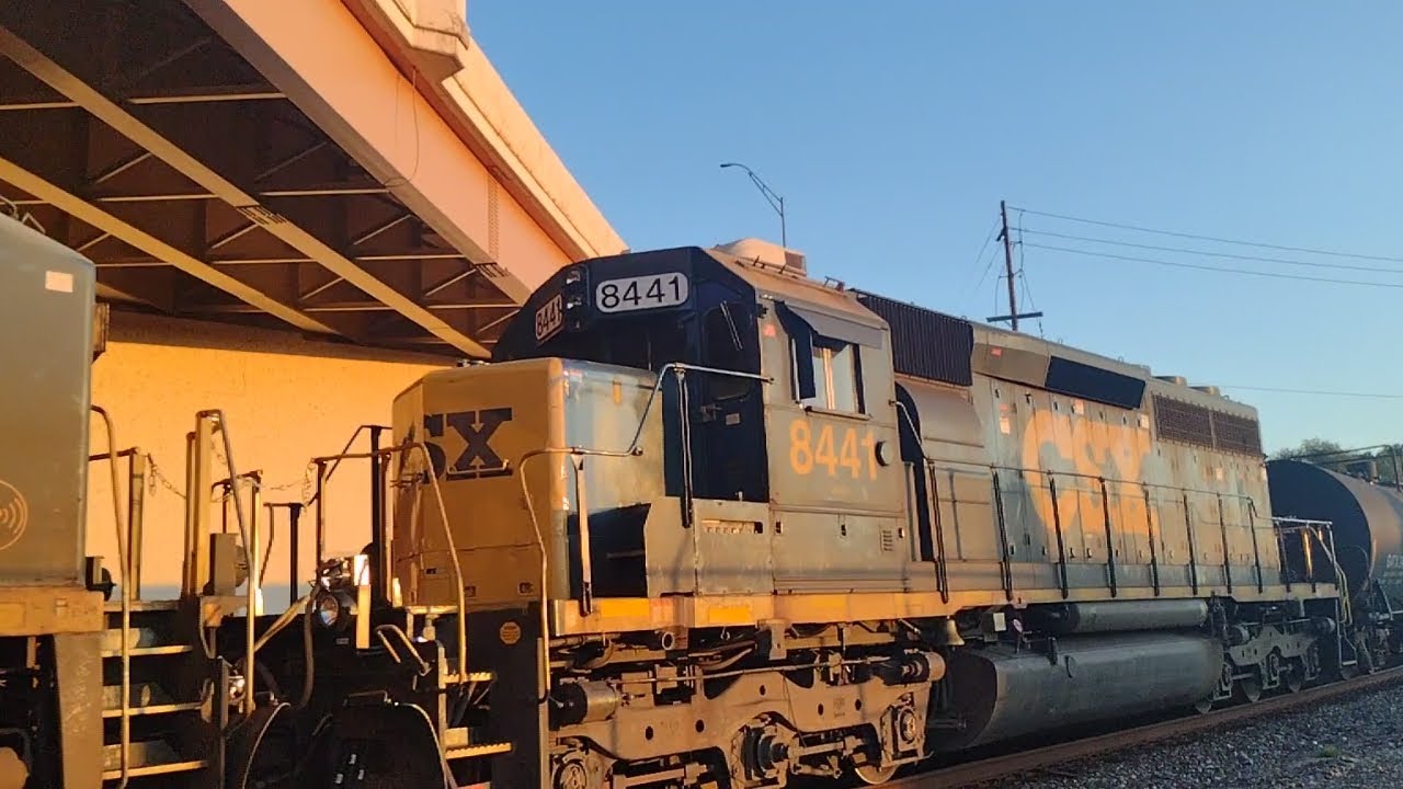 CSX M352 With YN2 Leader And SD40-2! - YouTube