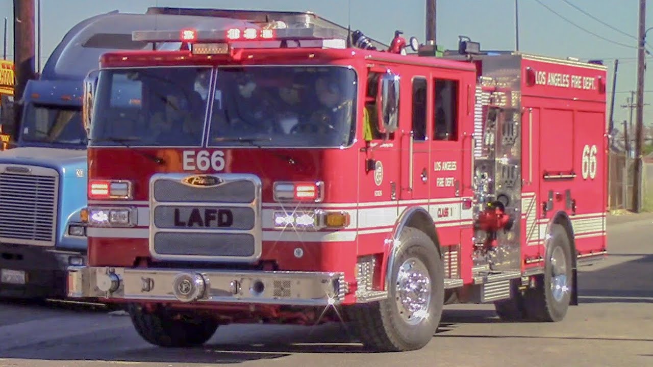 LAFD Engine 66 Handles Rubbish Fire - YouTube