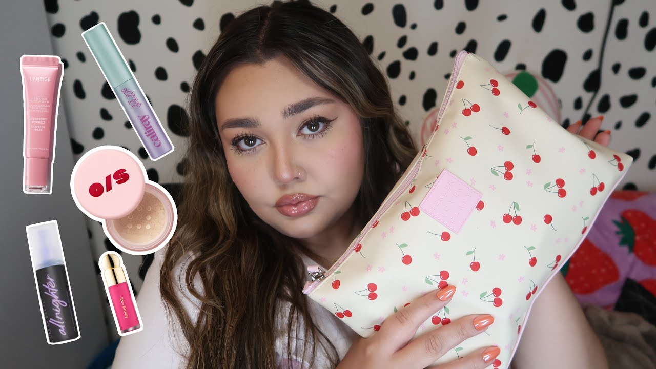 GRWM MY TRAVEL MAKEUP BAG ESSENTIALS 🤍 - YouTube