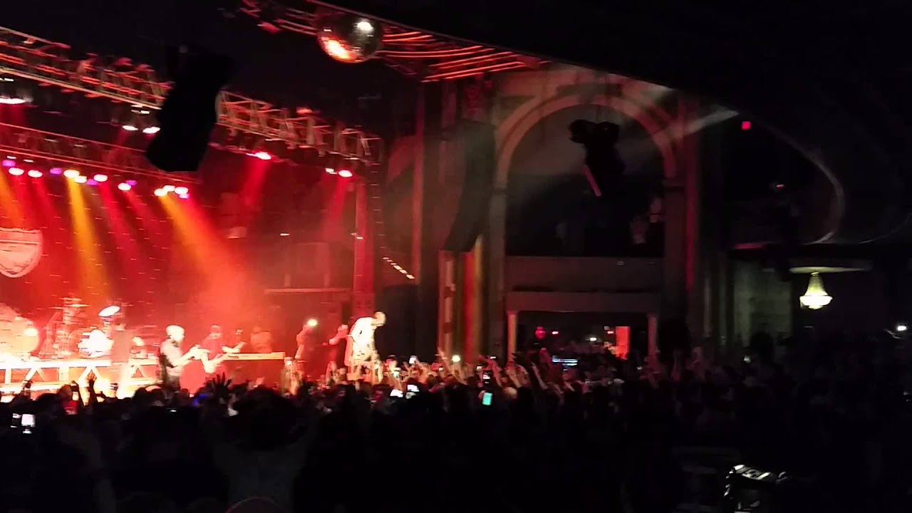 MGK- BAD MOTHERFUCKER LIVE!! (10-28-15) - YouTube