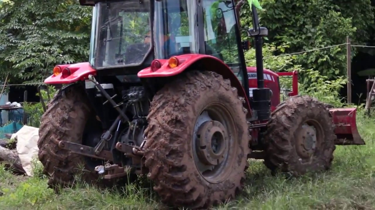 (ช็อตเด็ด)รถไถแมสซี่ MF455 Vs สิบล้อ Rocky175 - YouTube