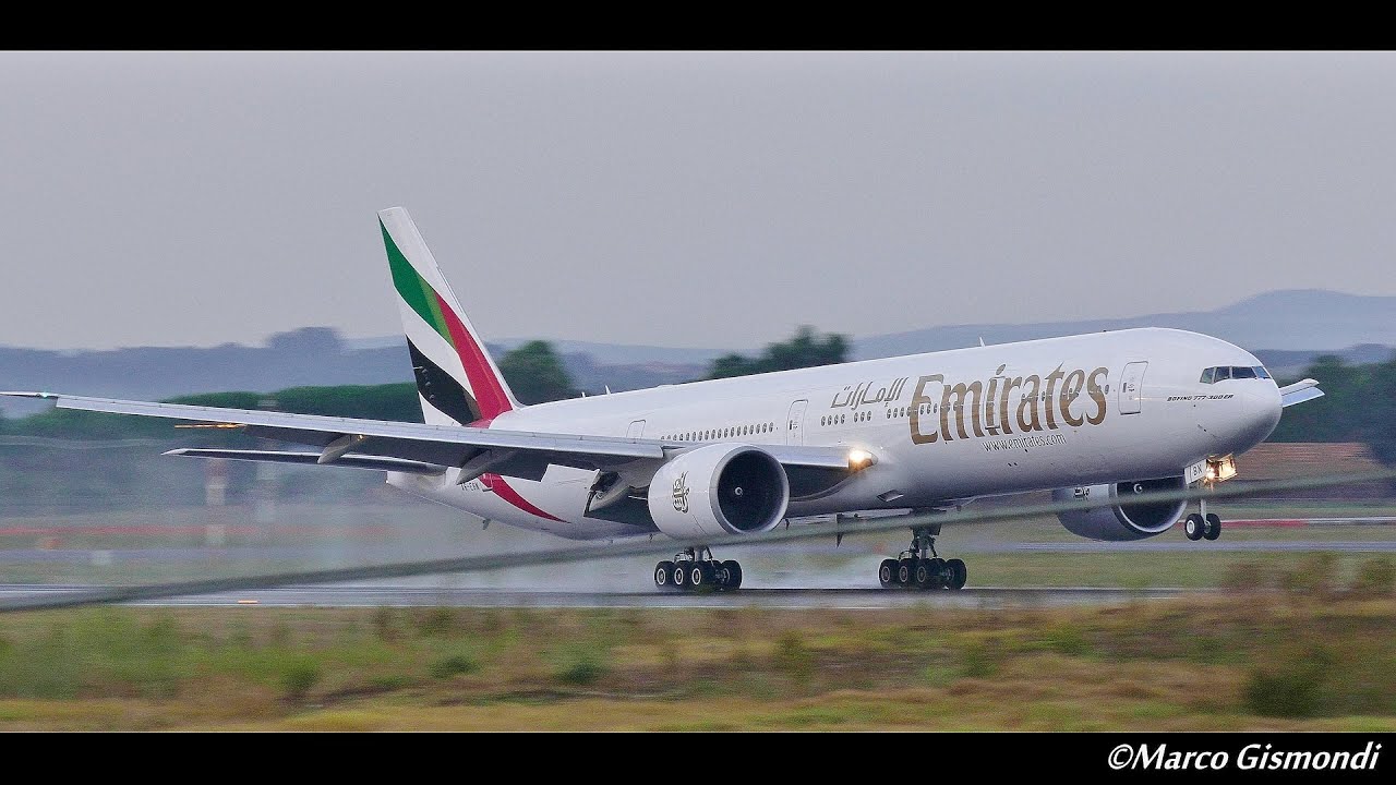 wet runway! Boeing 777 blows away water from runway [4K] - YouTube