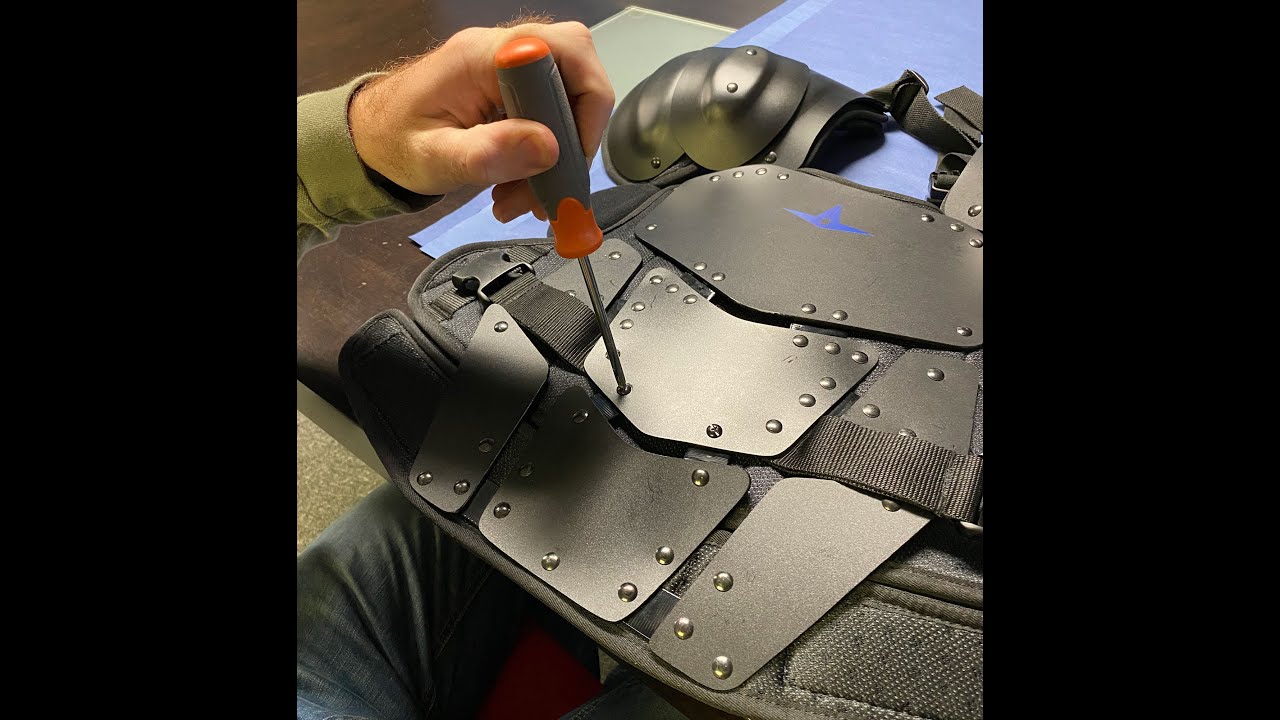 Crew How-To: Adjust Your All-Star Cobalt Umpire Chest Protector - YouTube