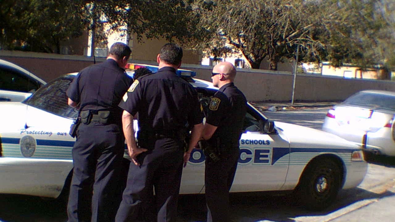 JR-LEE SCHOOL COPS ILLEGALLY DETAIN YOUNG MAN WHO WAS RUNNY FROM ...