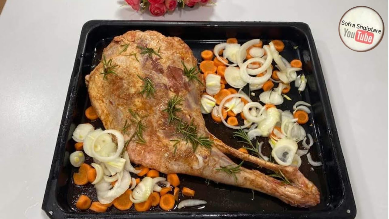Si te pjekim Kofshe Qengji ne Furre/How to Cook a Leg of Lamb - YouTube
