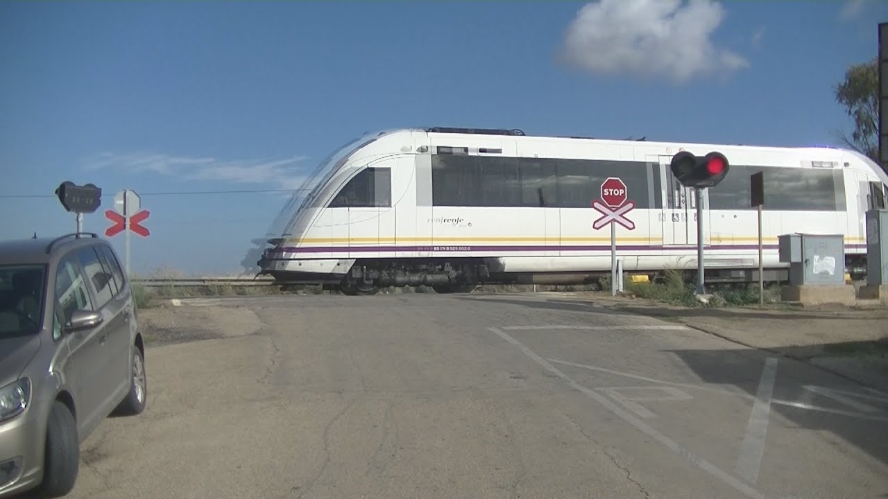 Spoorwegovergang Alumbres (E) // Railroad crossing // Paso a nivel ...