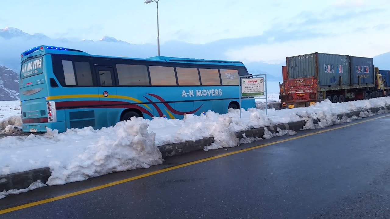The first snowfall of 2023 || Quetta snowfall || Quetta Buses || Bus ...