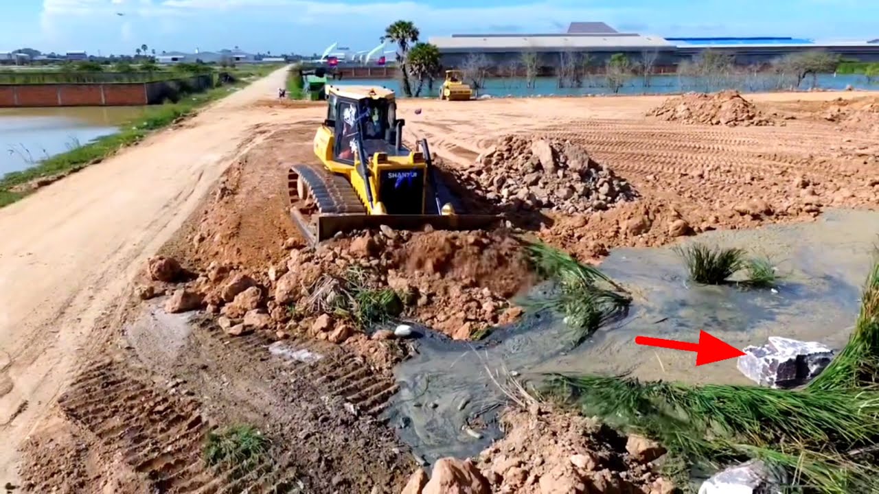 Filling up the swamp very quickly by SHANTUI Bulldozer DH17C2 - YouTube