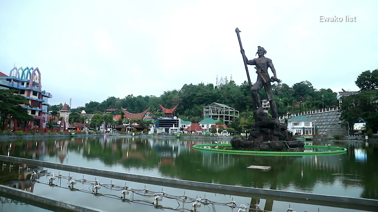 Patung lakipadada dan keindahan kota makale yang diTana Toraja Sulawesi ...