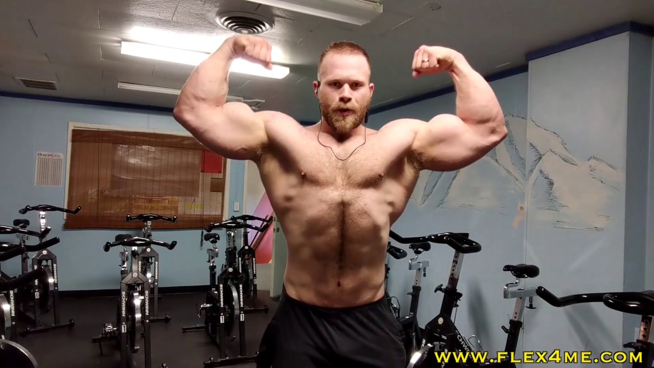Pumping Up biceps and flexing: huge biceps get vascular and super ...