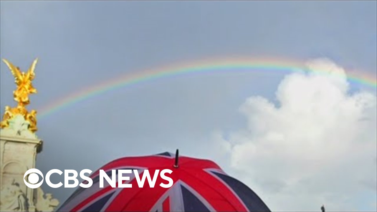 Double rainbow appears over Buckingham Palace - YouTube