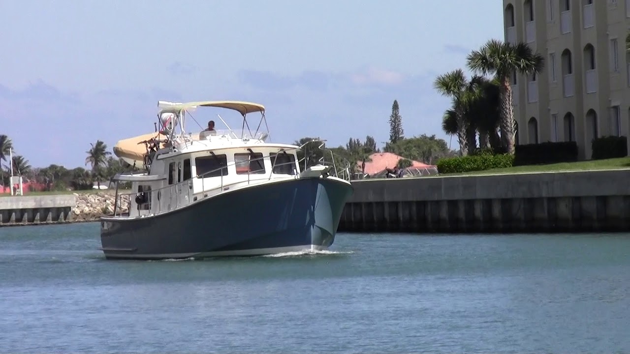 Krogen Express 52 Crossing their wake Fort Pierce, FL - YouTube