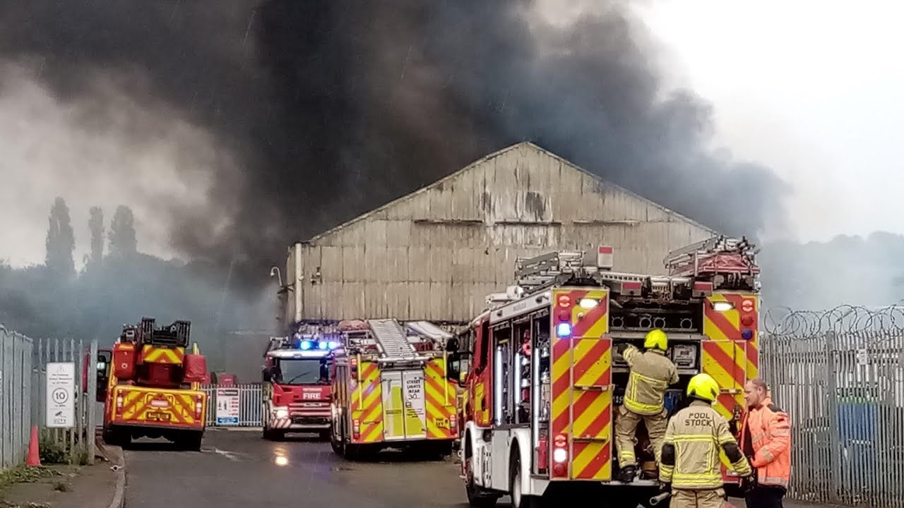 Firefighters battle fire in Sheffield - YouTube