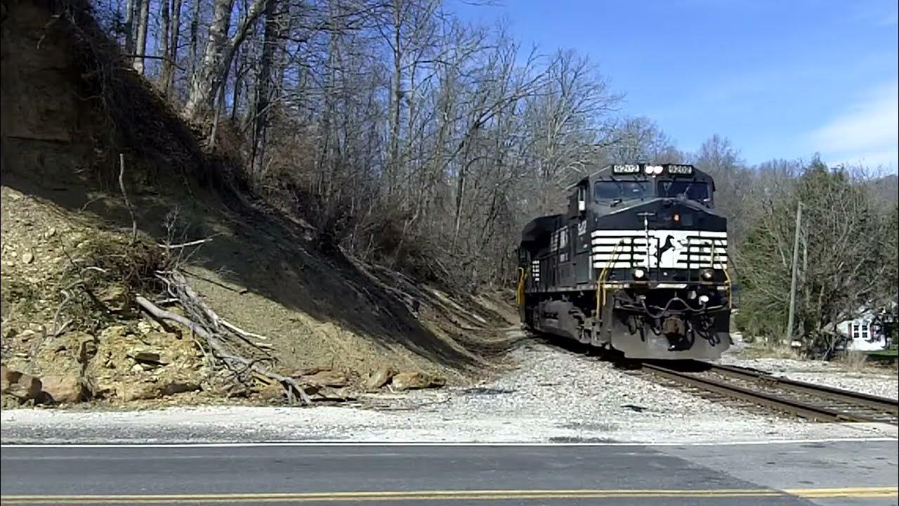 NS 9202 C40-9W Leads J22 On The Wayne Branch at Wayne, WV - YouTube
