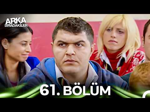 Arka Sıradakiler 61. Bölüm | Dizdar'ın Müthiş Zekası Gündem Oldu
