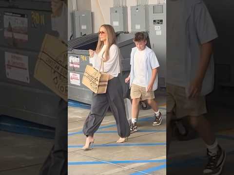 Jennifer Lopez & Sam Affleck Shopping #JLo #Shorts