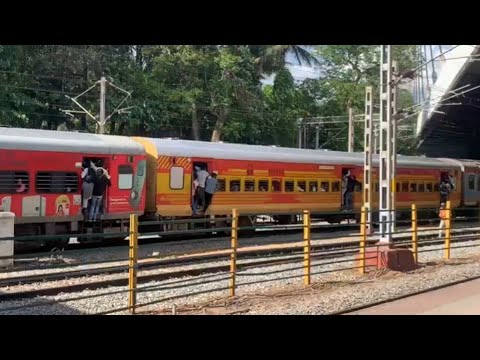 Brindavan SF Express (12640) at rush hour - YouTube