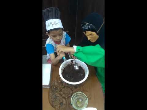 Memasak brownies bersama tante superman... 🤣 🤣 🤣