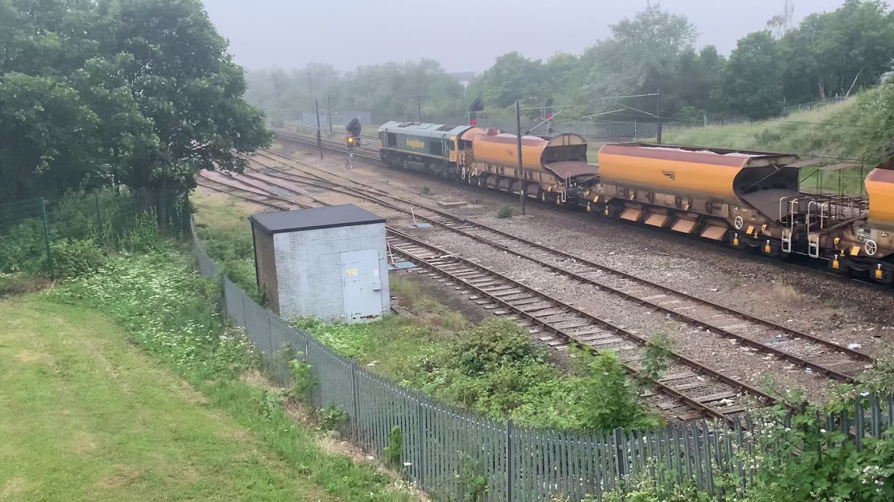 Freightliner Class 66590 + Class 66560 with autoballasters passes ...