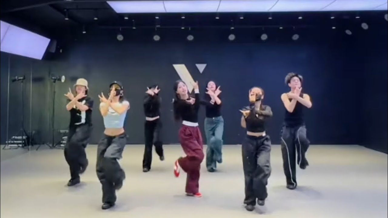 Breaking News Dance Practice Esther Yu - YouTube