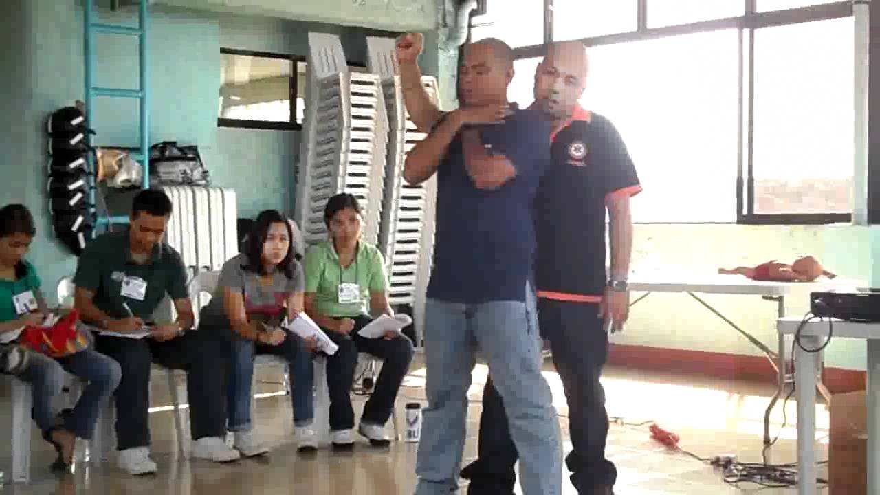 HELP 411 Heimlich Maneuver Training - YouTube