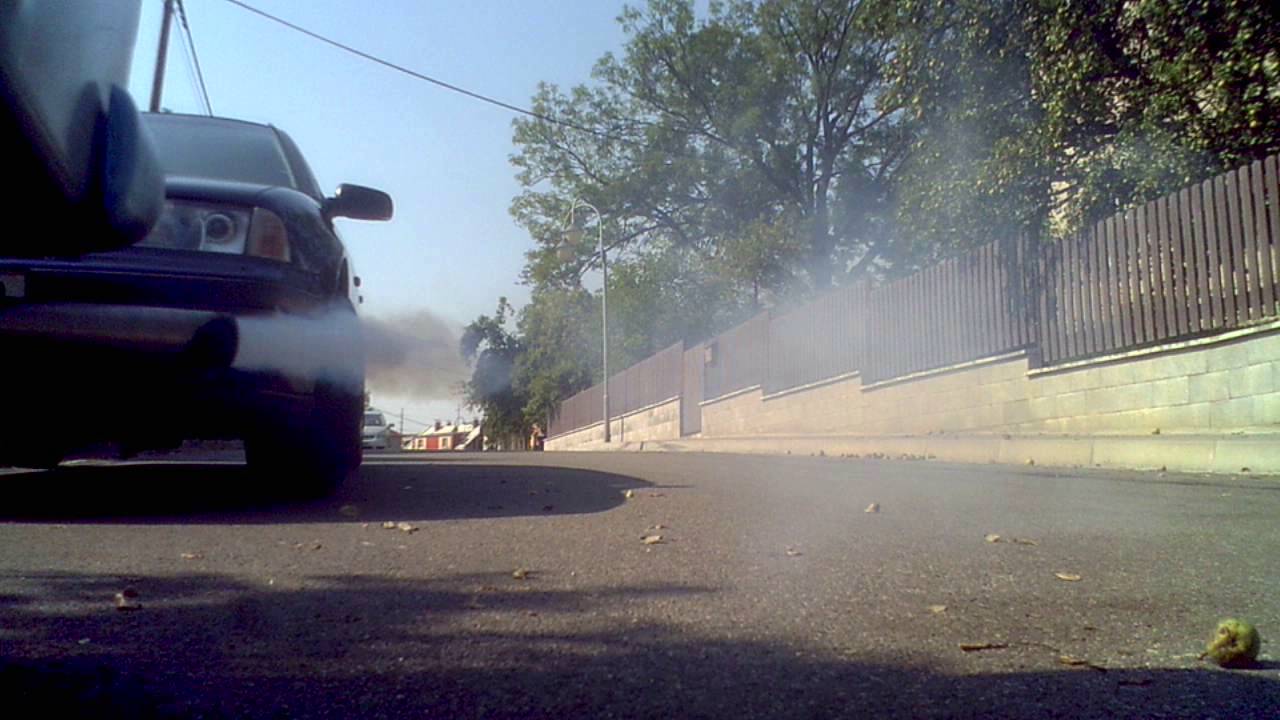 Trabant 601 smoking, exhaust sound - YouTube