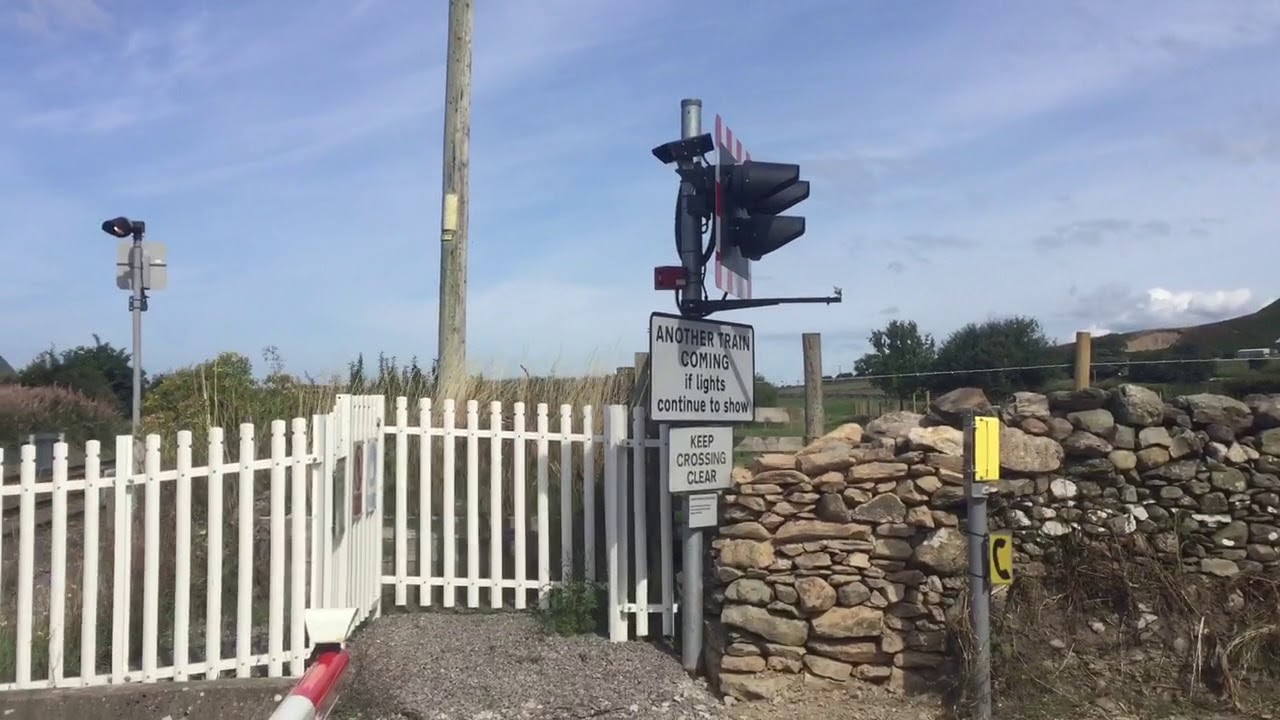 Whitbeck Level Crossing (Cumbria) Saturday 11.08.2018 - YouTube