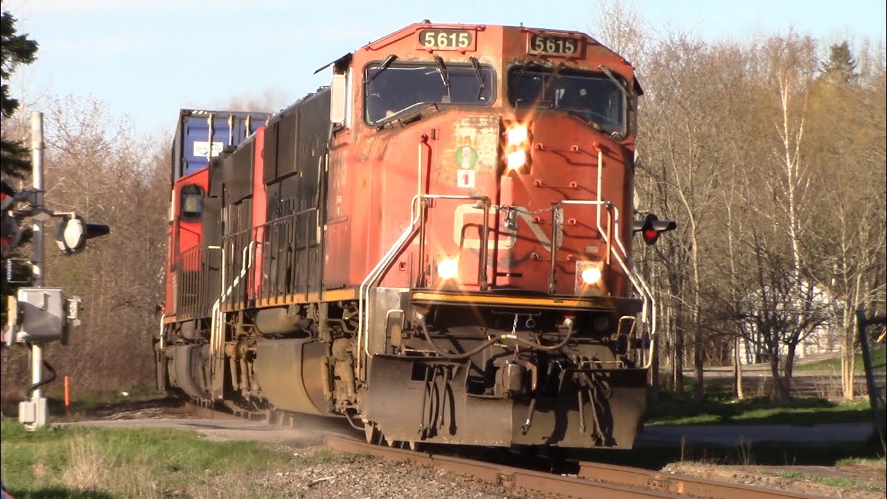 Nice Emd Sd70 Leader Manifest Train Cn 594 West Rolling Thru Hampton Nb At Track Speed Youtube