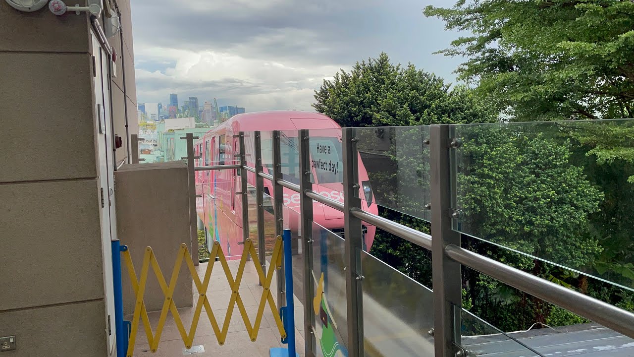 Sentosa Express Hitachi Small-type Monorail [Pink Trainset] arriving ...