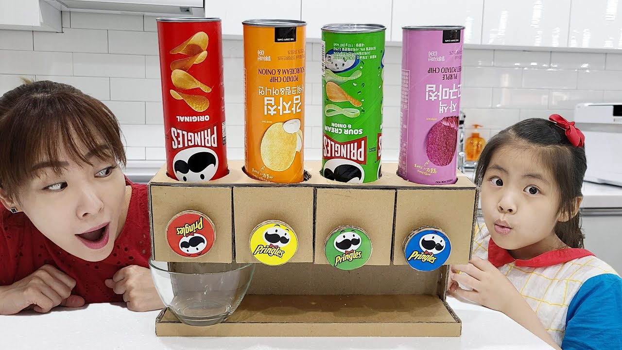 프링글스를 쉽게 꺼내는 방법? 서은이 엄마의 프링글스 자판기 과자 먹방 Pringles Dispenser - YouTube