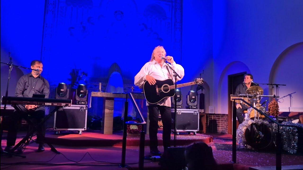 Stefan Hrusca - Hoi'la 🎤 Concert Colinde Nottingham - YouTube